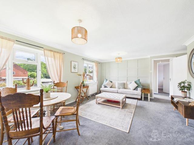 2 bedroom maisonette for sale
