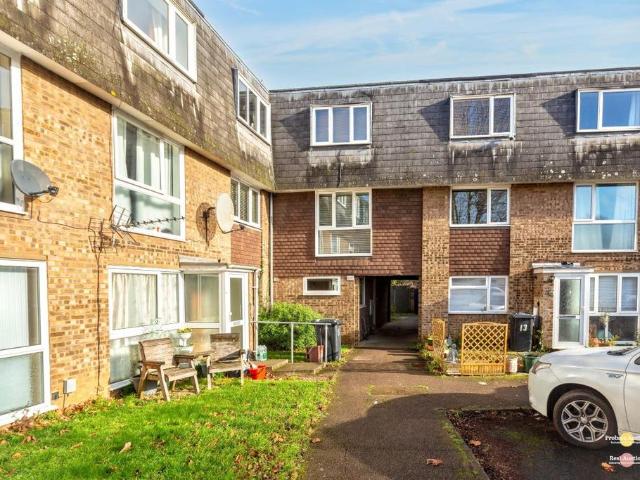 2 bedroom maisonette for sale