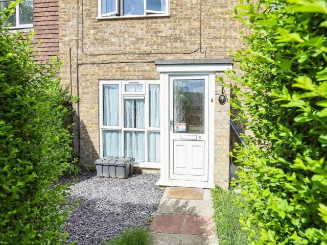 2 bedroom maisonette for sale