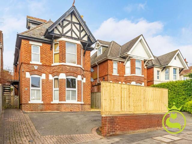 2 bedroom maisonette for sale