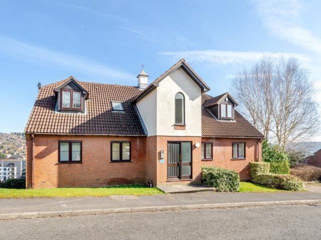 2 bedroom maisonette for sale