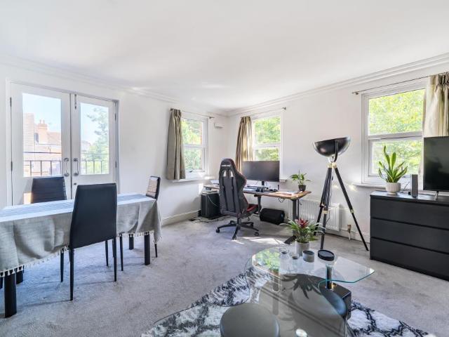 2 bedroom maisonette for sale