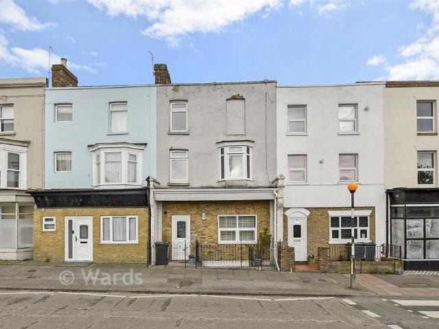 2 bedroom maisonette for sale
