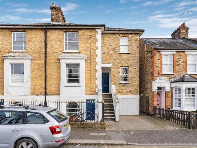 2 bedroom maisonette for sale