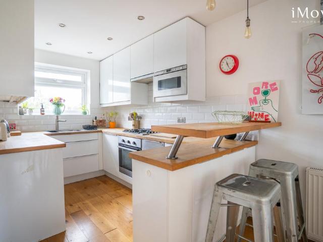 2 bedroom maisonette for sale