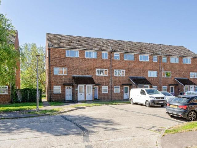 2 bedroom maisonette for sale