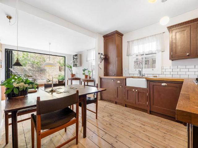 2 bedroom maisonette for sale