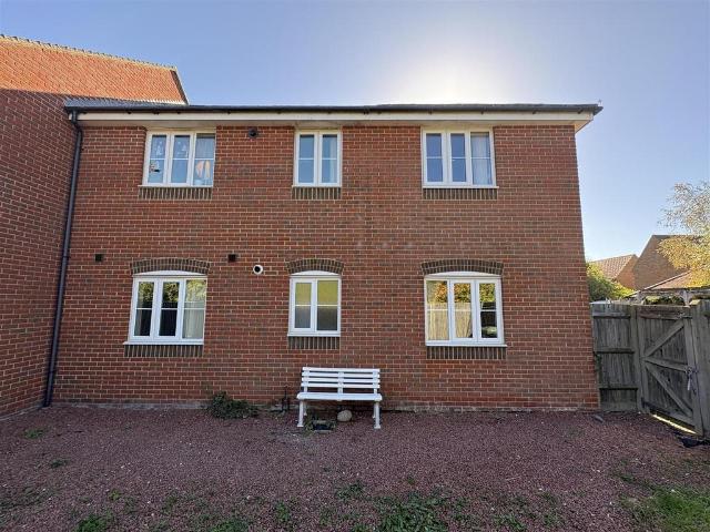 2 bedroom maisonette for sale