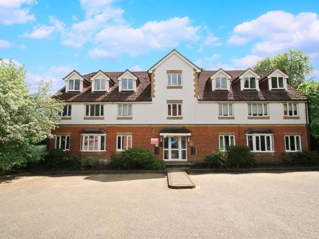 2 bedroom maisonette for sale