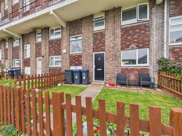 2 bedroom maisonette for sale