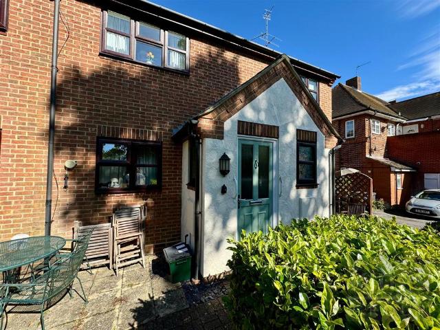 2 bedroom maisonette for sale