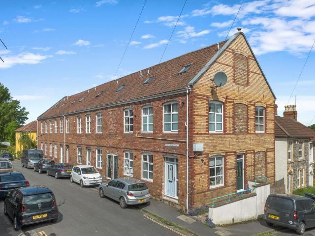 2 bedroom maisonette for sale