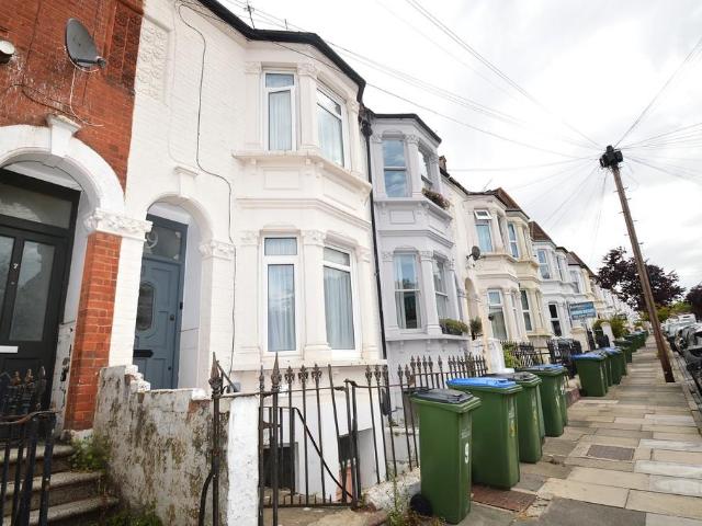 2 bedroom maisonette for sale