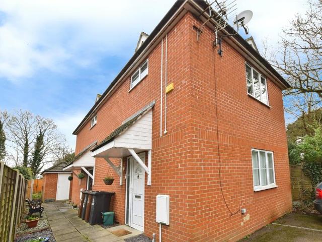 2 bedroom maisonette for sale