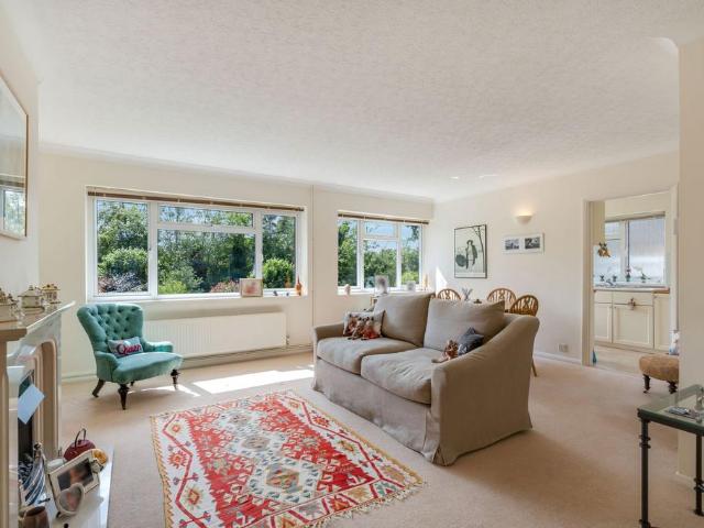 2 bedroom maisonette for sale