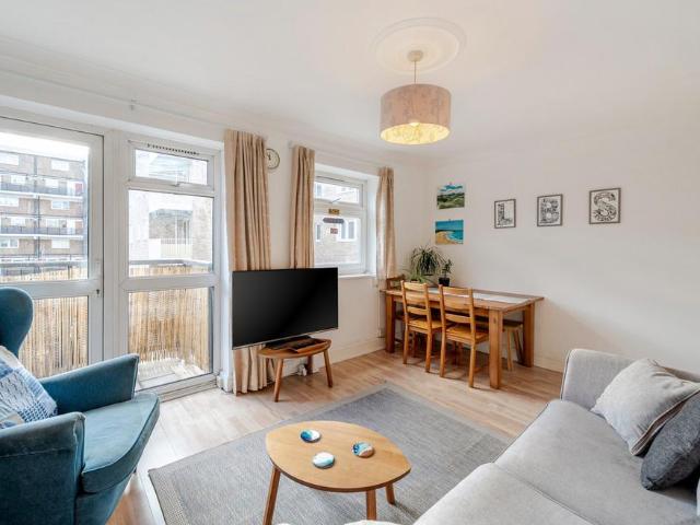2 bedroom maisonette for sale