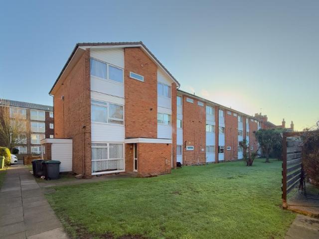 2 bedroom maisonette for sale