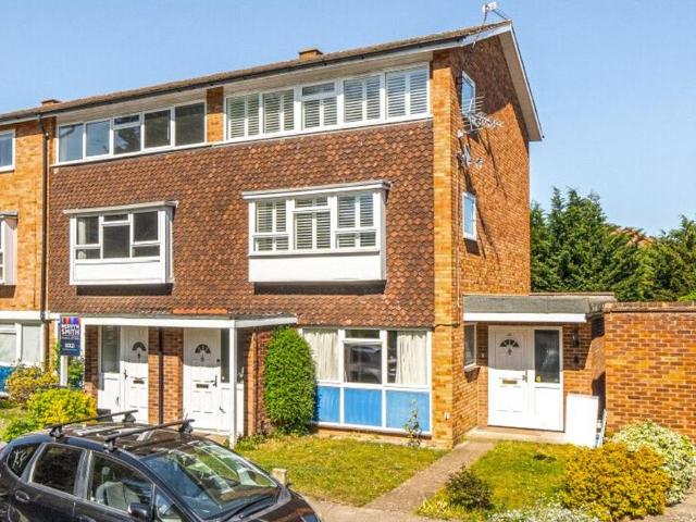 2 bedroom maisonette for sale