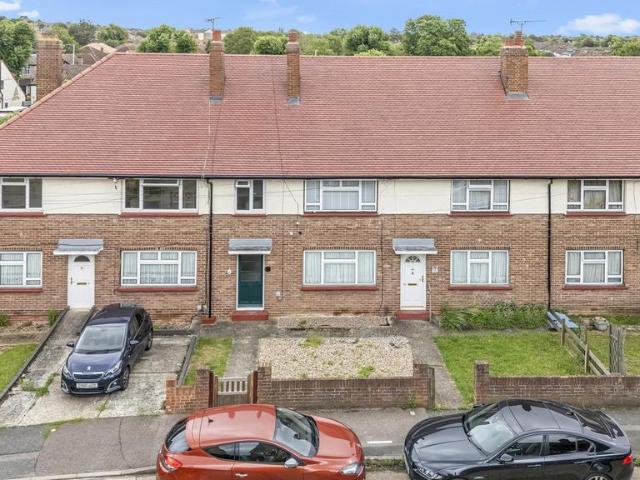 2 bedroom maisonette for sale