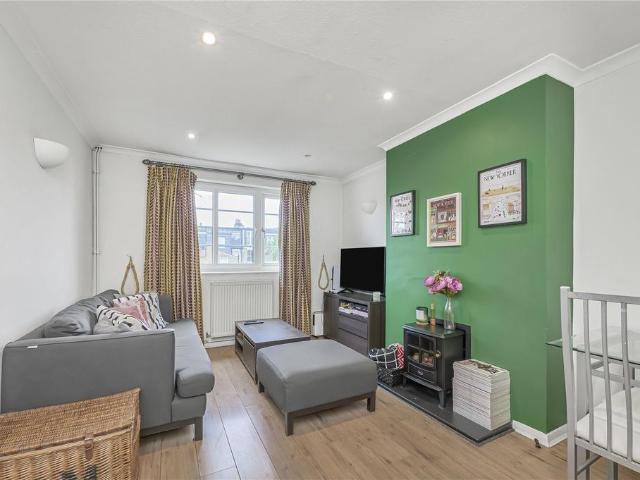2 bedroom maisonette for sale