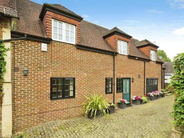 2 bedroom maisonette for sale