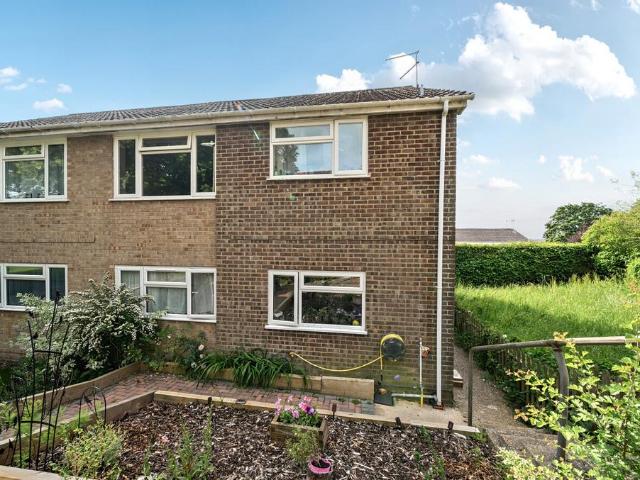 2 bedroom maisonette for sale