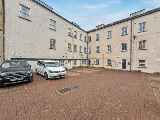 2 bedroom maisonette for sale