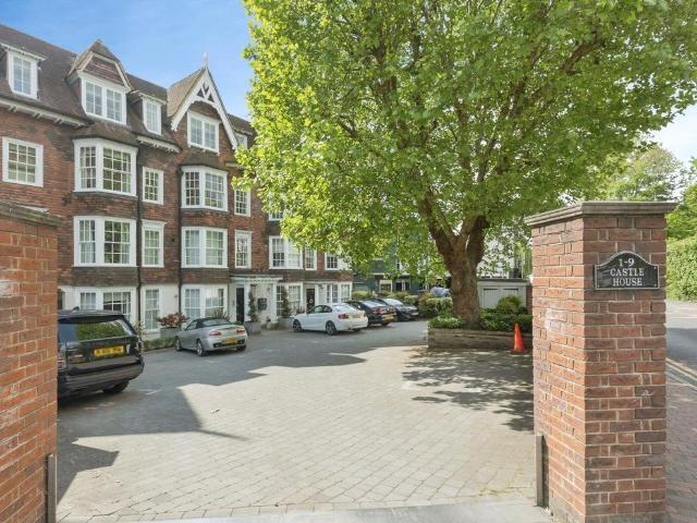 2 bedroom maisonette for sale