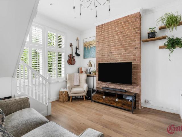 2 bedroom maisonette for sale