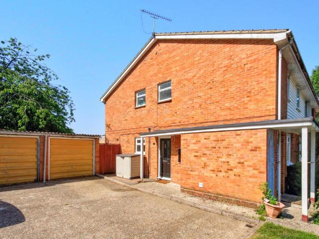 2 bedroom maisonette for sale