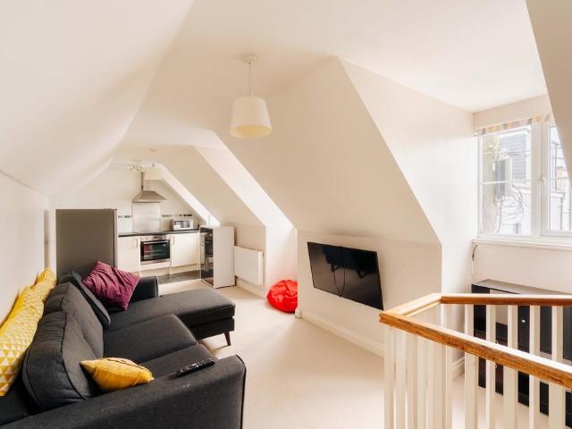 2 bedroom maisonette for sale
