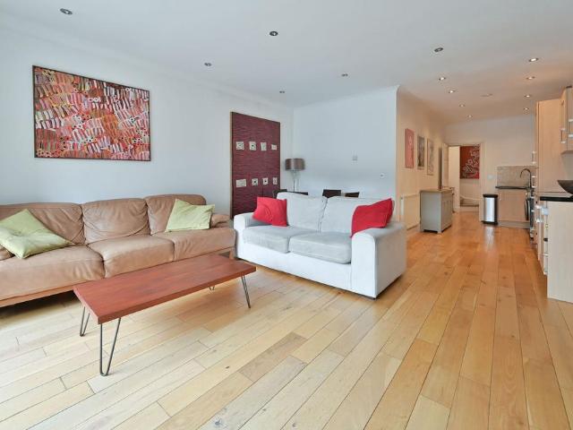 2 bedroom maisonette for sale