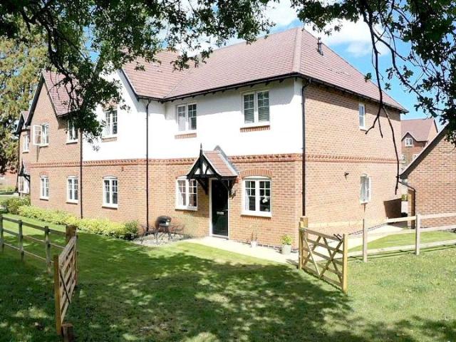2 bedroom maisonette for sale