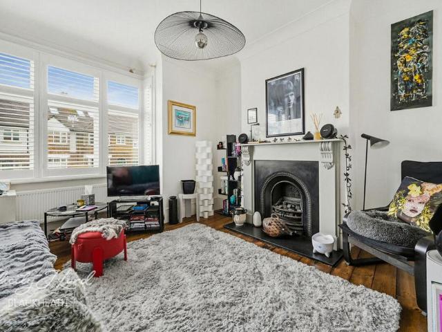 2 bedroom maisonette for sale