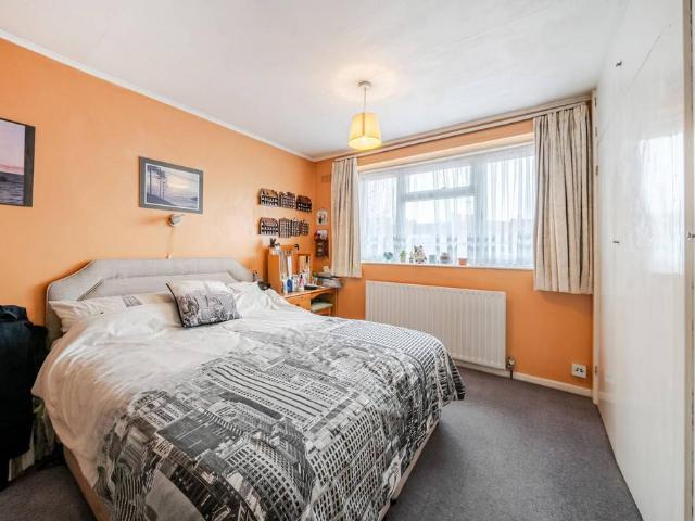 2 bedroom maisonette for sale