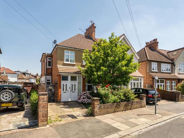 2 bedroom maisonette for sale