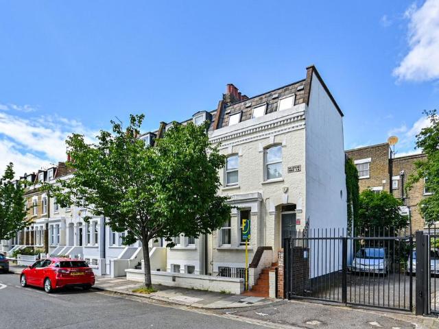 2 bedroom maisonette for sale