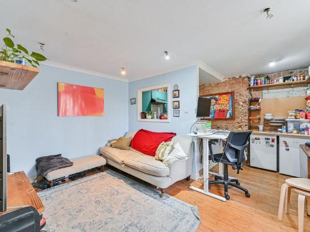 2 bedroom maisonette for sale