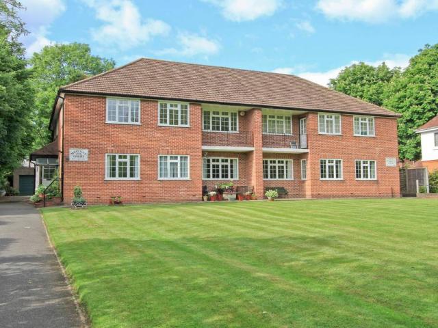 2 bedroom maisonette for sale
