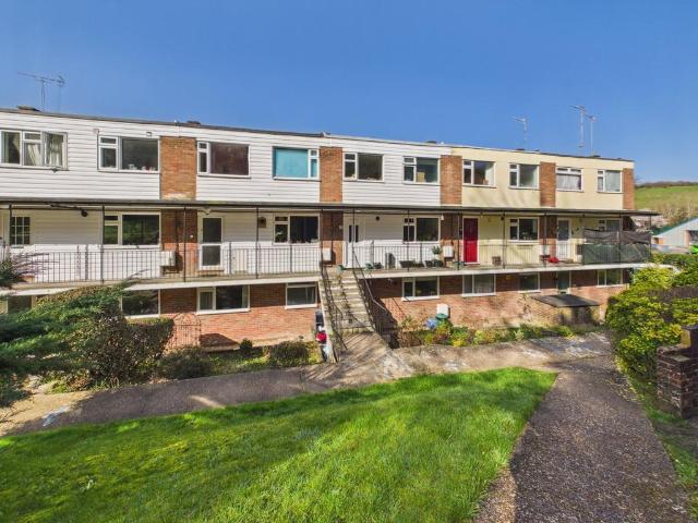 2 bedroom maisonette for sale