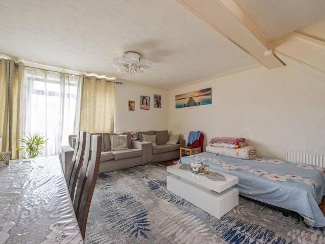 2 bedroom maisonette for sale