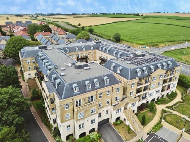 2 bedroom maisonette for sale