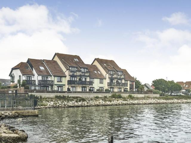 2 bedroom maisonette for sale