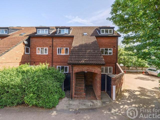 2 bedroom maisonette for sale