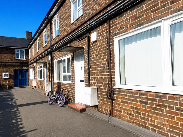 2 bedroom maisonette for sale