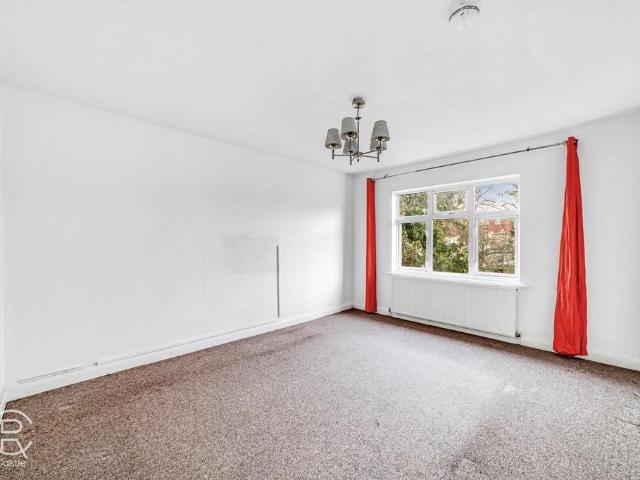 2 bedroom maisonette for sale
