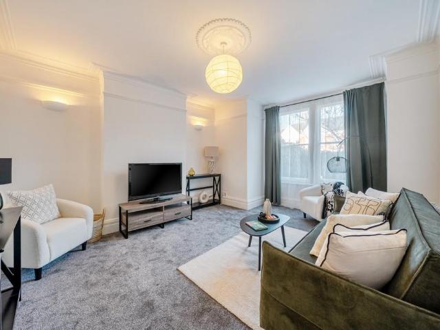 2 bedroom maisonette for sale