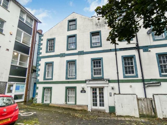 2 bedroom maisonette for sale