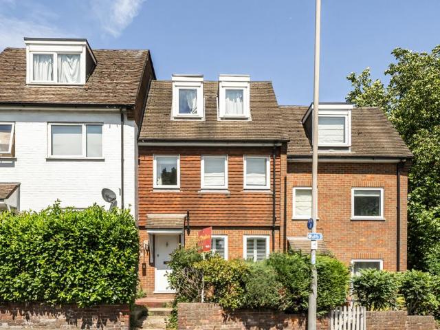 2 bedroom maisonette for sale