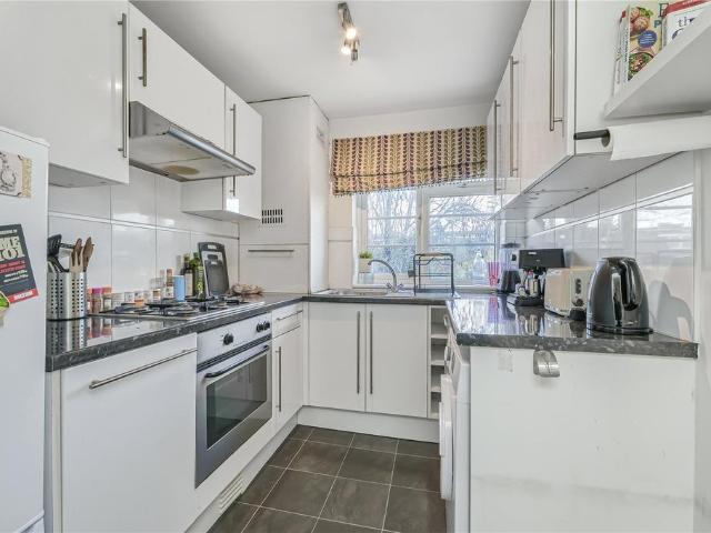 2 bedroom maisonette for sale